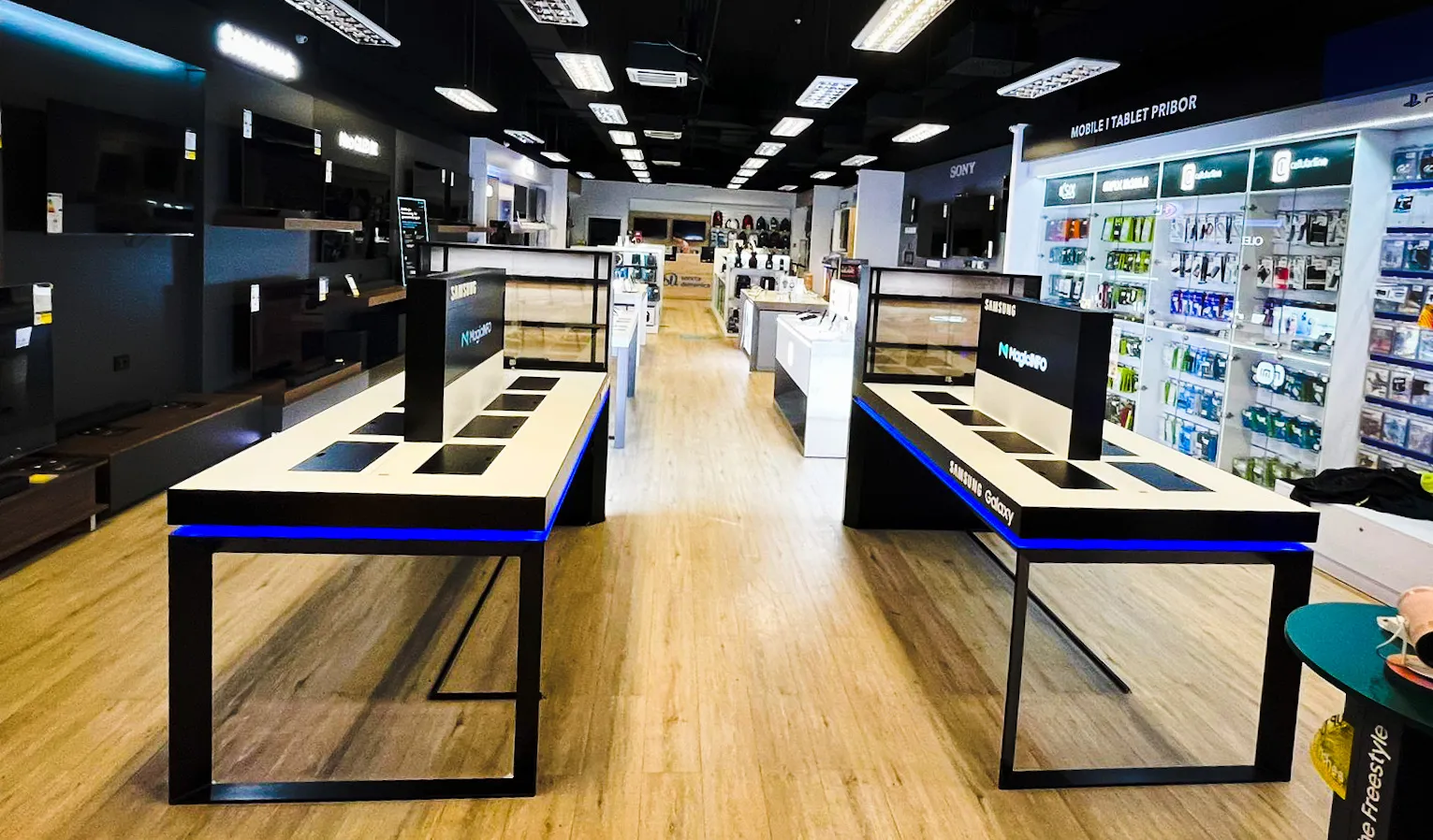 Samsung - izložbeni stolovi za mobitele